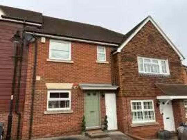 For Rent! 3 BR Property & Houses to Rent: Chertsey Street, Fle.