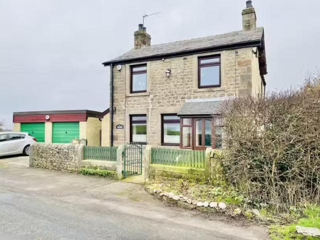 For Rent! 1 BA 4 bedroom detached house for rent in Crimbles L.
