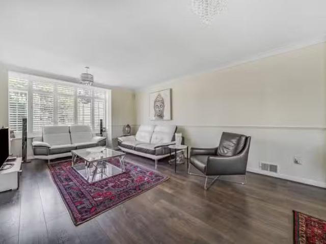New 1 BA 4 bedroom detached house for rent in Kinnaird Close.