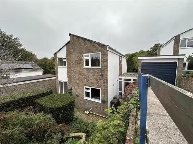 Unique 1 BA 4 bedroom detached house for rent in Rippleside, P.