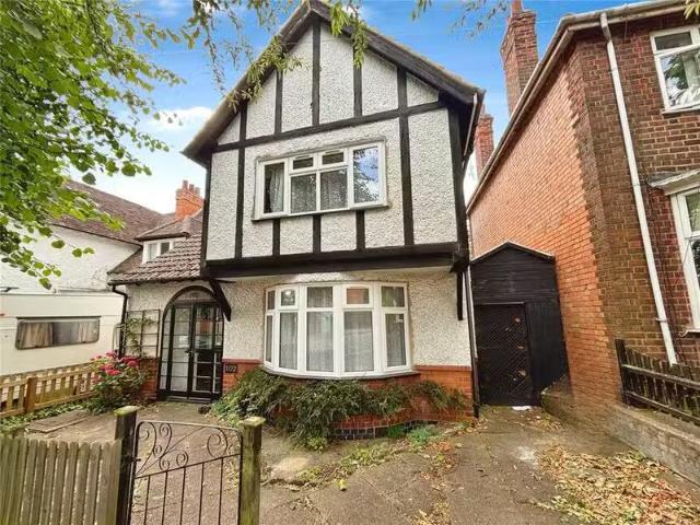 For Rent! 1 BA 4 bedroom Detached House to rent, Upperton Road.