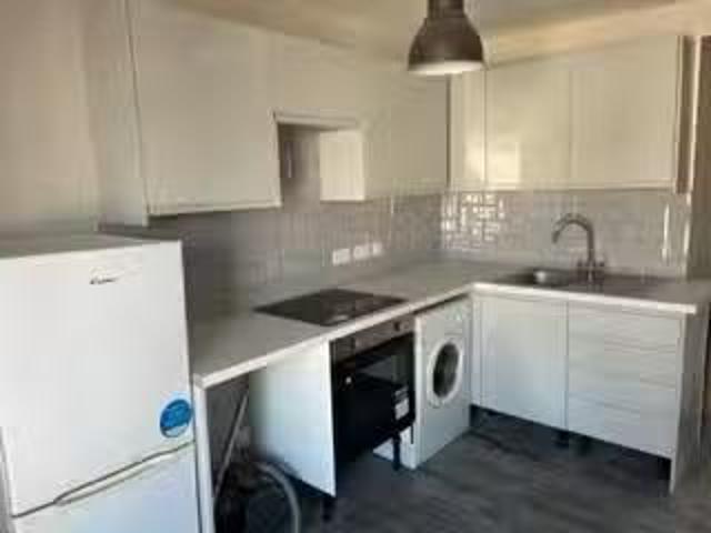 Cozy 1 BA 4 bedroom flat for rent in Cheltenham Road, Bristol.