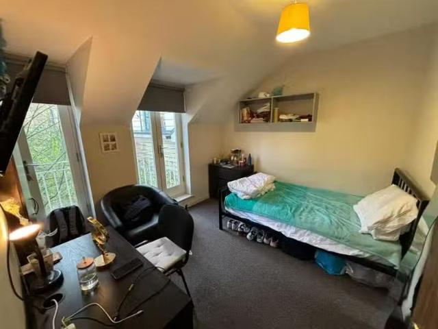 Just in! 1 BA 4 bedroom flat for rent in F3, 2 Canal Bridge, BA2