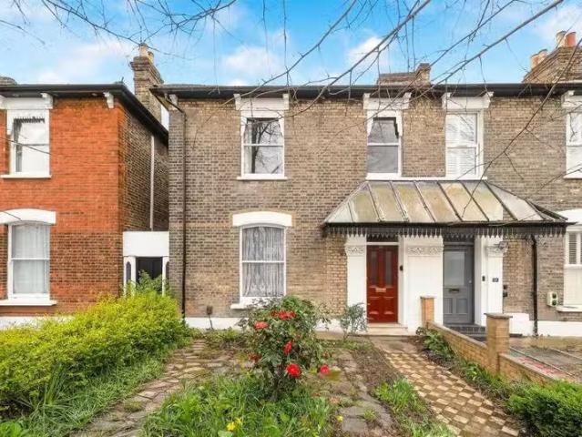 Rental! 1 BA 4 bedroom house for rent in Osborne Road, London.