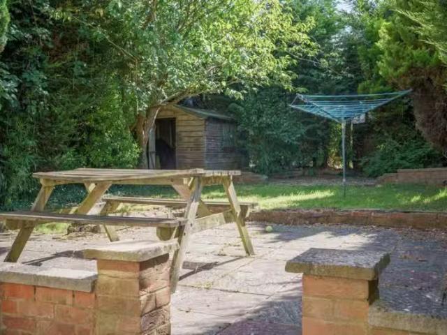 Deal! 1 BA 4 bedroom house for rent in Vauxhall Avenue, Canter.