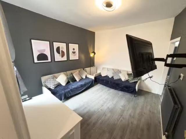Charming 1 BA 4 bedroom house share for rent in Mansell Road.