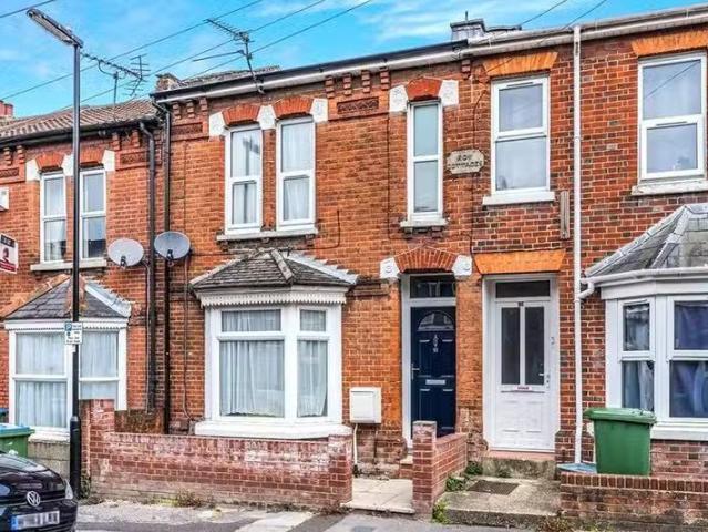 Rental! 1 BA 4 bedroom Mid Terrace House to rent, Milton Road.