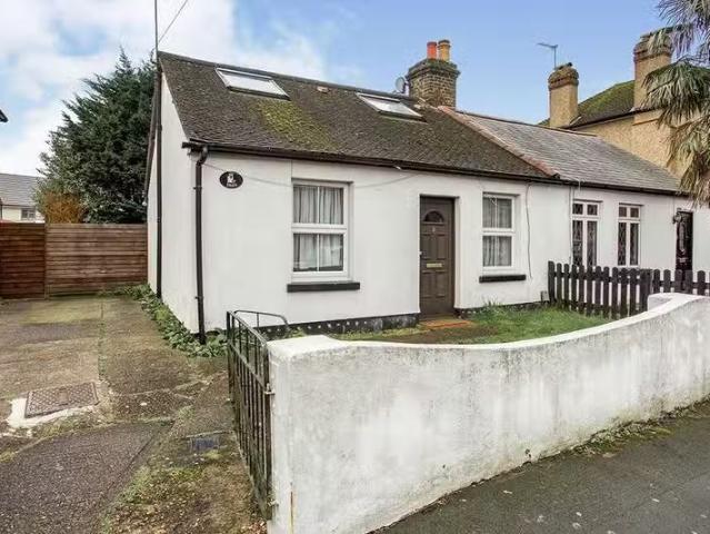 Deal! 1 BA 4 bedroom Semi Detached Bungalow to rent, Bond Stre.
