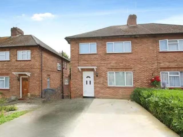 Nice 1 BA 4 bedroom Semi Detached House to rent, Ripley Avenue.