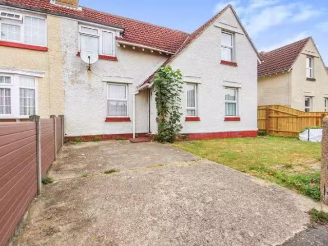 Cheap 1 BA 4 bedroom semi detached house for rent in Brassey R.