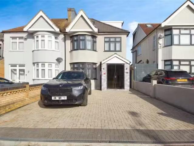 Cozy 1 BA 4 bedroom semi detached house for rent in Clayhall A.