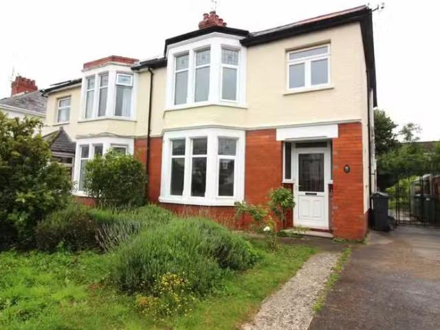 Charming 1 BA 4 bedroom semi detached house for rent in Heathw.