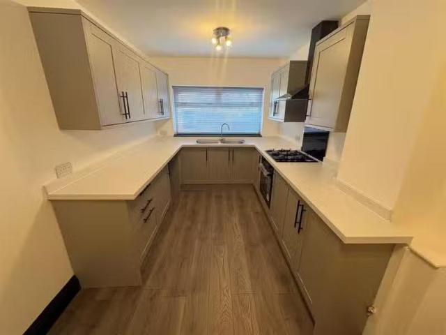 Charming 1 BA 4 bedroom semi detached house for rent in Holly.