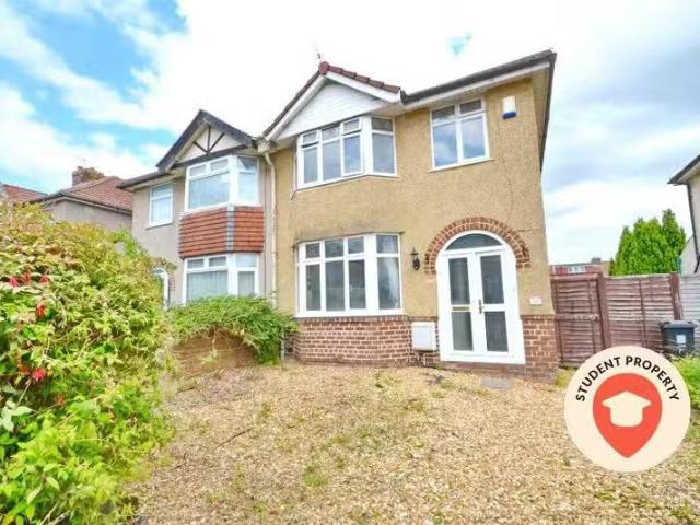 New 1 BA 4 bedroom semi detached house for rent in Mackie Grov.
