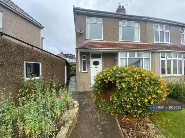 New 1 BA 4 bedroom semi detached house for rent in Oakley Road.