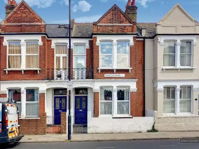 Rental! 1 BA 4 bedroom property to let in Munster Road, Fulham.
