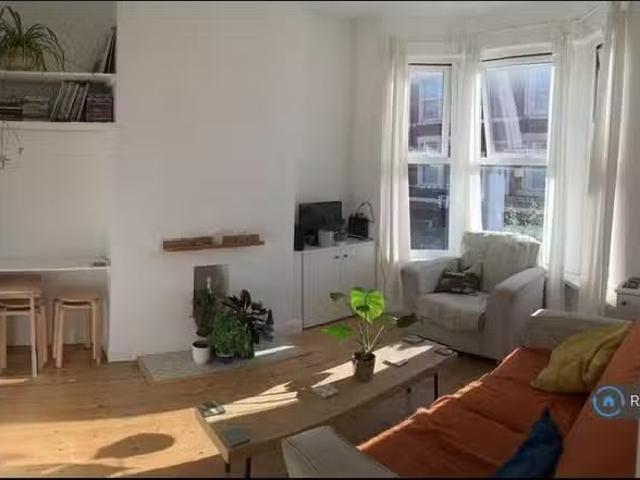 Charming 1 BA 4 bedroom terraced house for rent in Albert Edwa.