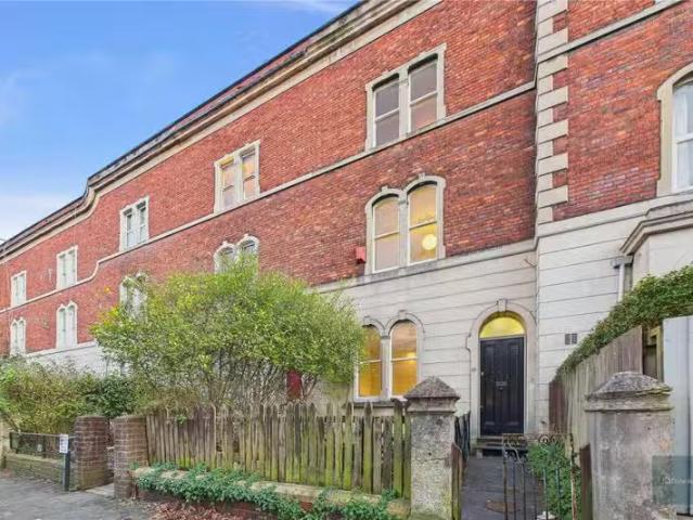 Deal! 1 BA 4 bedroom terraced house for rent in Ashley Road, B.