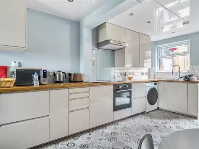 New 1 BA 4 bedroom terraced house for rent in Berkeley Close.
