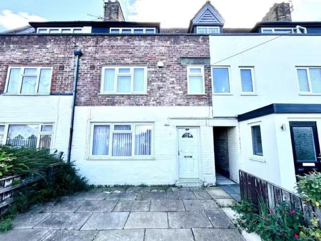 Deal! 1 BA 4 bedroom terraced house for rent in Bulford Road.