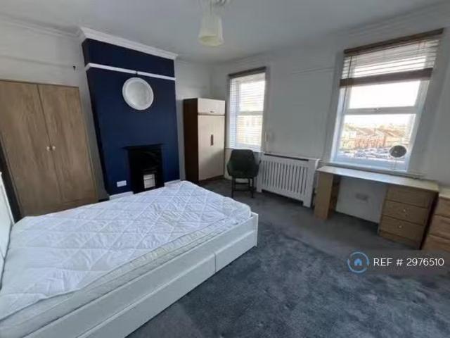 New 1 BA 4 bedroom terraced house for rent in Jubilee Road, Ex.