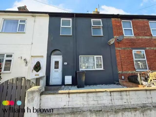Nice 1 BA 4 bedroom terraced house for rent in Manor Road, HAR.