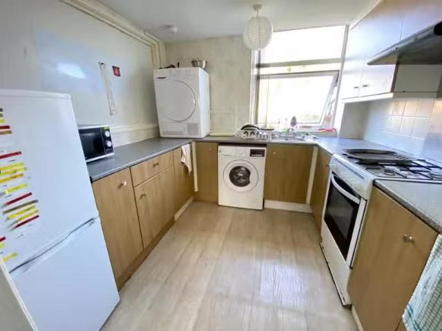 For Rent! 1 BA 4 bedroom terraced house for rent in Third Aven.