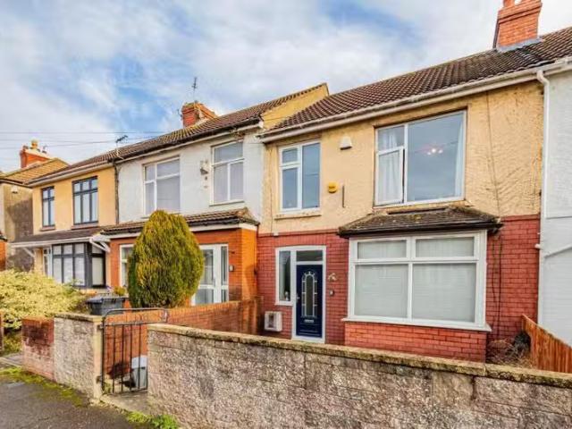 Rental! 1 BA 4 bedroom terraced house for rent in Third Avenue.