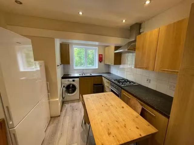Just in! 1 BA 5 bedroom terraced house for rent in Gloucester.