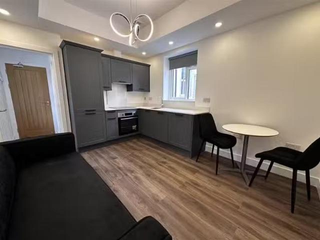 Rental! 1 BA 1 bedroom apartment for rent in Ninian Road, Card.