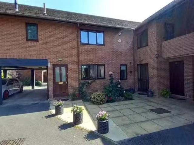 Nice 1 BA 1 bedroom apartment for rent in Castle Lane, Warwick.