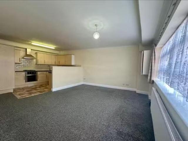 Nice 1 BA 1 bedroom apartment for rent in Cranbrook Road, Ilfo.