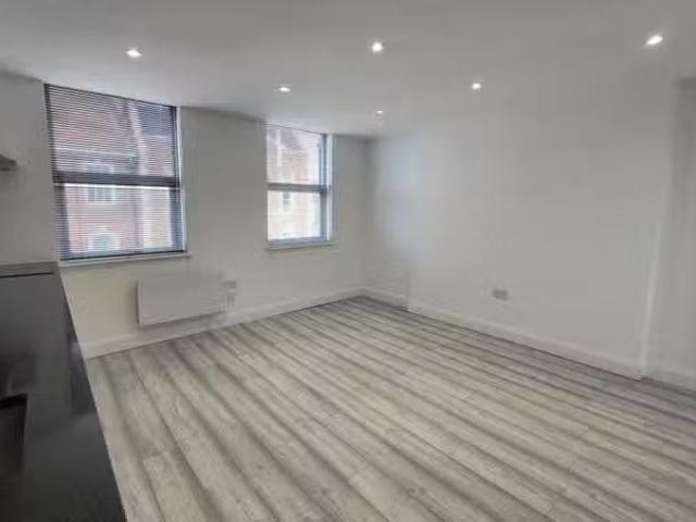 Cheap 1 BA 1 bedroom apartment for rent in George Lane, LONDON.