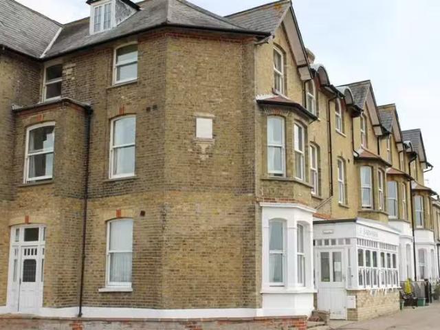 Just in! 1 BA 1 bedroom apartment for rent in Godyll Road, Sou.