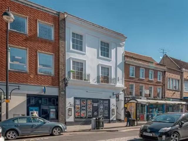 Cheap 1 BA 1 bedroom apartment for rent in High Street, High W.