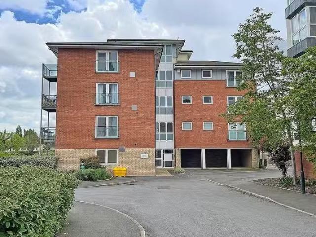 Just in! 1 BA 1 bedroom apartment for rent in Kempton Drive, W.