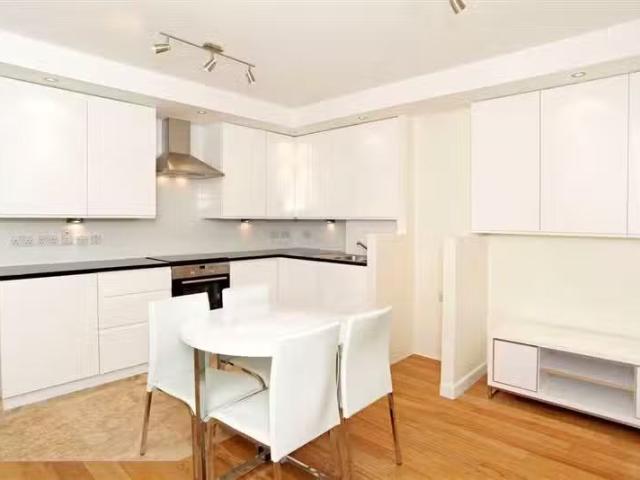 Cheap 1 BA 1 bedroom apartment for rent in Leather Lane, Londo.