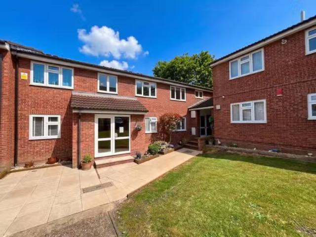 Cheap 1 BA 1 bedroom apartment for rent in The Mews, Commonsid.
