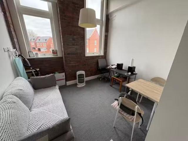 Cheap 1 BA 1 bedroom apartment for rent in The Saddles, Crocke.