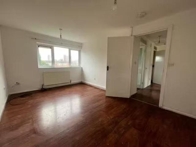 Deal! 1 BA 1 bedroom apartment for rent in 31 Myddleton Street.