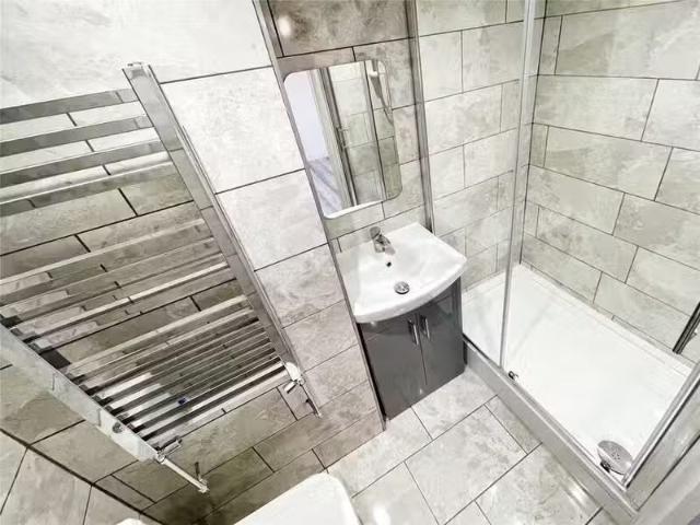 New 1 BA 1 bedroom Detached Room to rent, Penwell Fold, Oldham.
