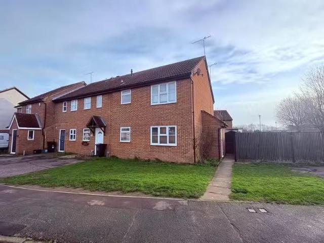 Nice 1 BA 1 bedroom end of terrace house for rent in Rowan Dri.