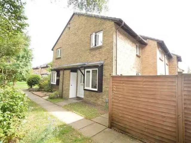 Nice 1 BA 1 bedroom end of terrace house for rent in Ramblers.