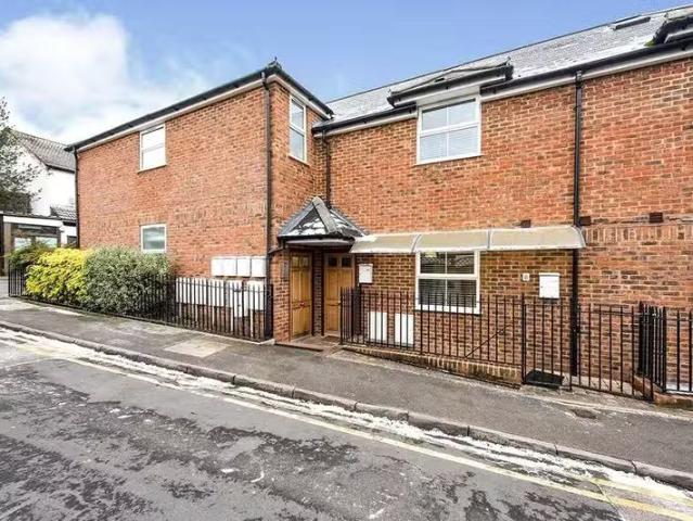 Deal! 1 BA 1 bedroom Flat to rent, Armstrong Road, Englefield.