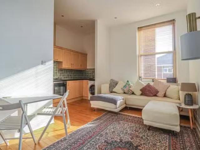 Unique 1 BA 1 bedroom Flat to rent, Clarence Parade, Southsea.