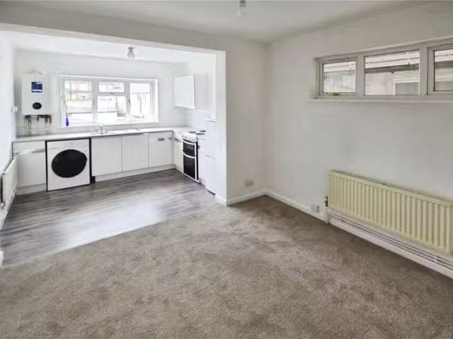New 1 BA 1 bedroom Flat to rent, Ewell Road, Surbiton, KT6 £1.