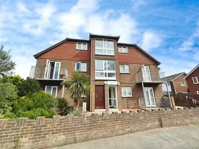 Just in! 1 BA 1 bedroom Flat to rent, Links Court, Golf Road.