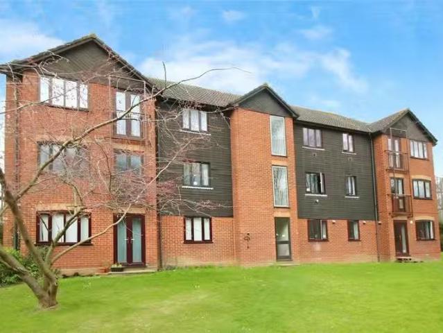 Charming 1 BA 1 bedroom Flat to rent, Tippett Court London Roa.