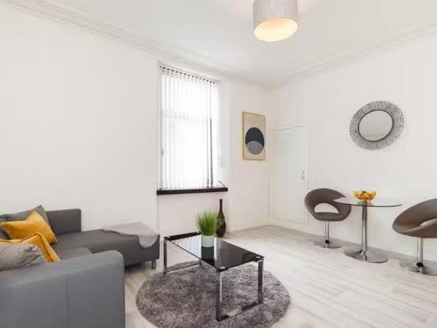 Nice 1 BA 1 bedroom flat for rent in 73a Charlotte Street GL.