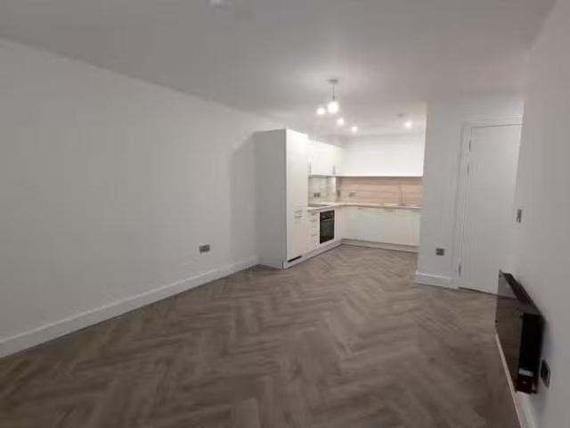 Just in! 1 BA 1 bedroom flat for rent in Upper Gough Street, B.